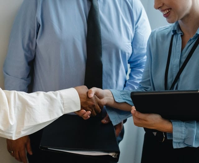 All Ears English: Friendly Introductions in English