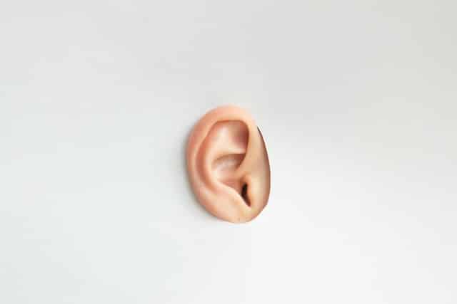 All Ears English: "Listen" Versus "Hear" in English