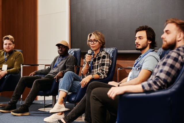 AEE 338: Giving an English Speech? 3 Ways to Open and Grab Attention