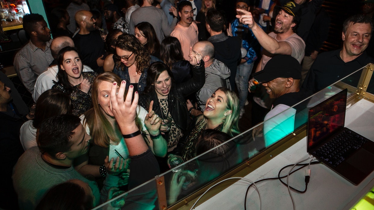 AEE 1224: Is That Bar Jam Packed? How to Talk About Crowded and Empty ...